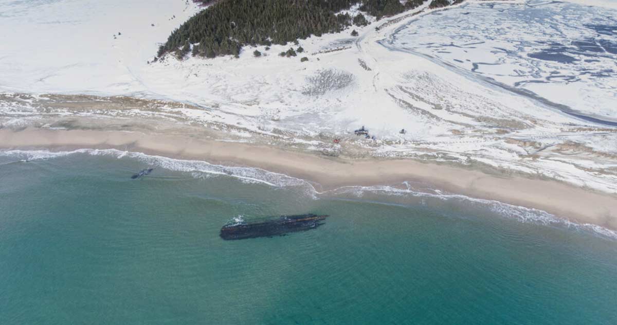 O epavă misterioasă, veche de 200 de ani, a apărut din adâncurile ...